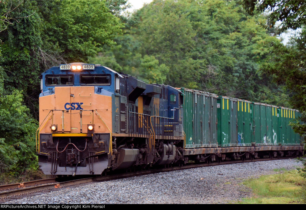 CSX 4839 Q702